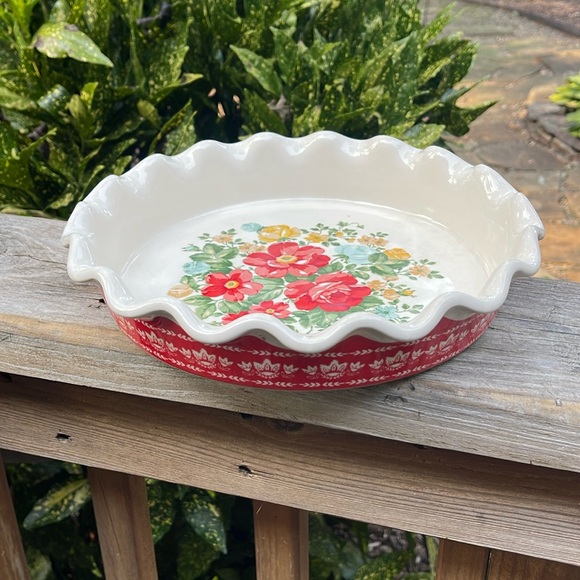 The Pioneer Woman | Kitchen | The Pioneer Woman Vintage Floral Pie ...